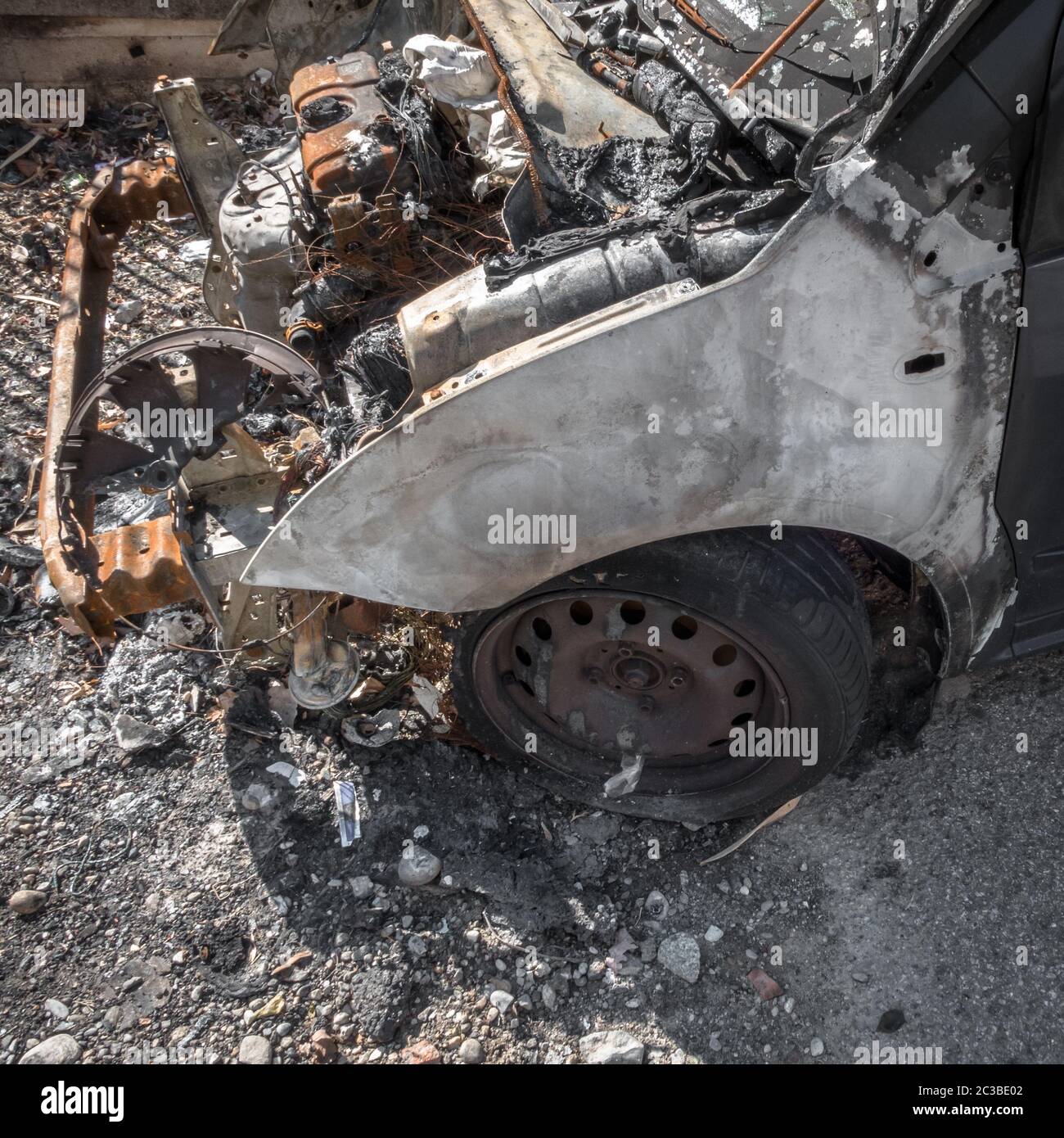 Car destroyed with busted engine. Abandoned car Stock Photo - Alamy