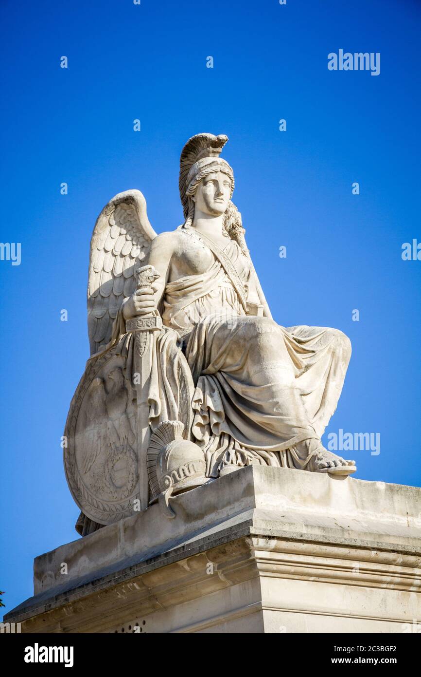 Victorious France statue near the Triumphal Arch of the Carrousel in ...