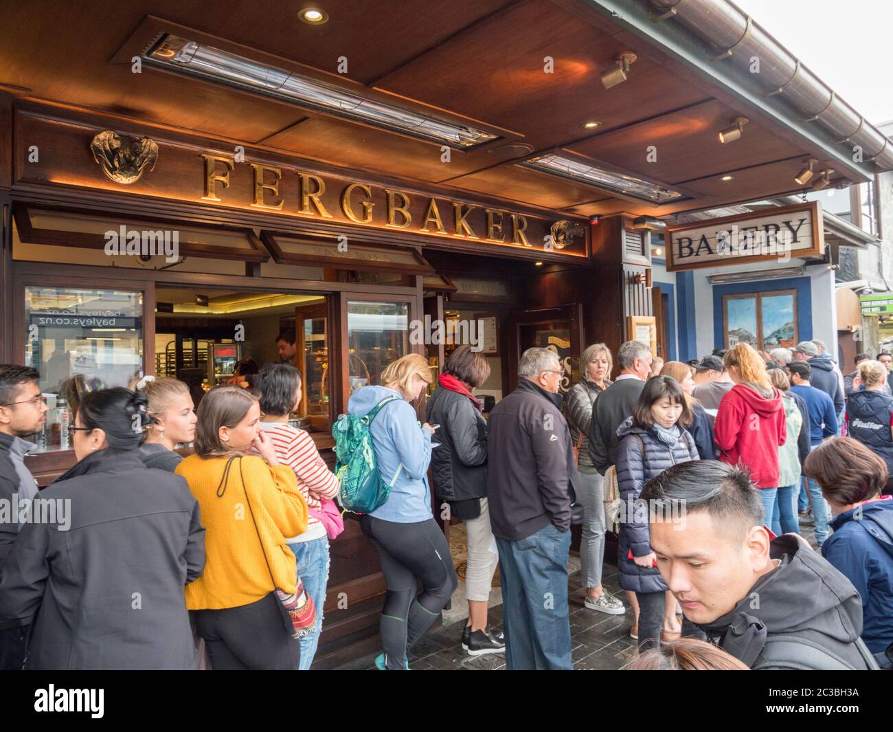 Restaurant and queue hi-res stock photography and images - Alamy