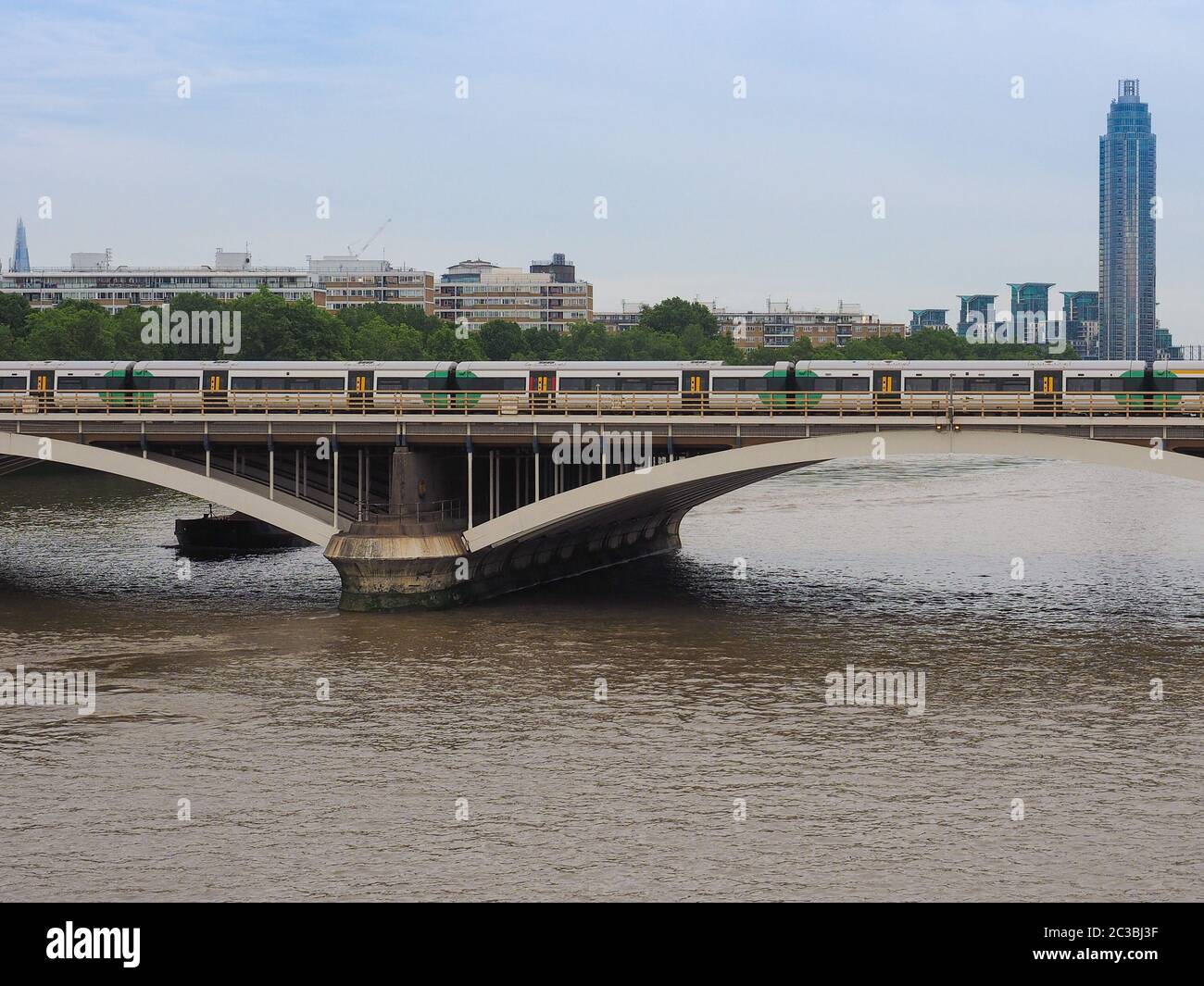 Grosvenor Bridge (aka Victoria Railway Bridge) crossing River Thames in ...