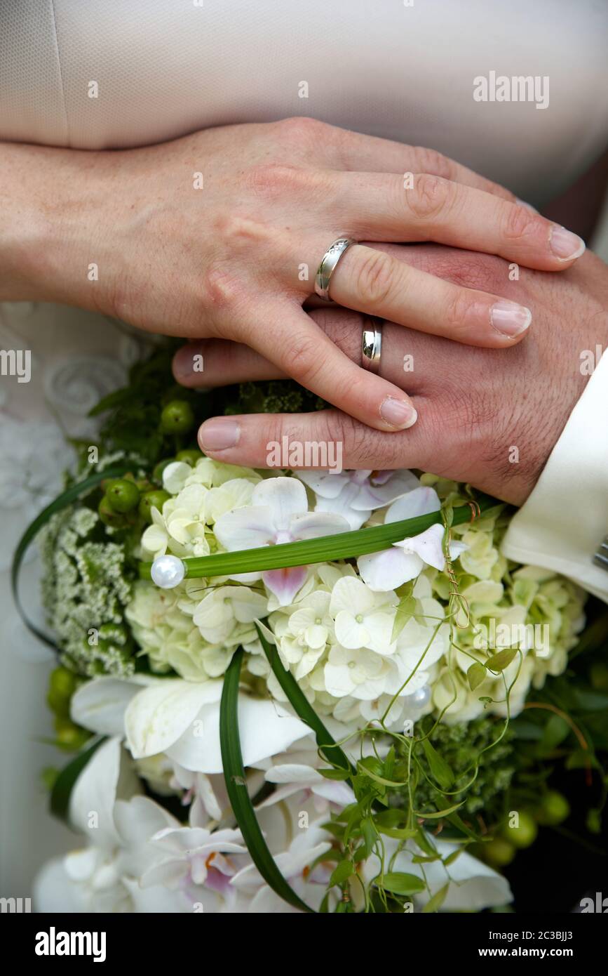 wedding couple hand in hand Stock Photo - Alamy