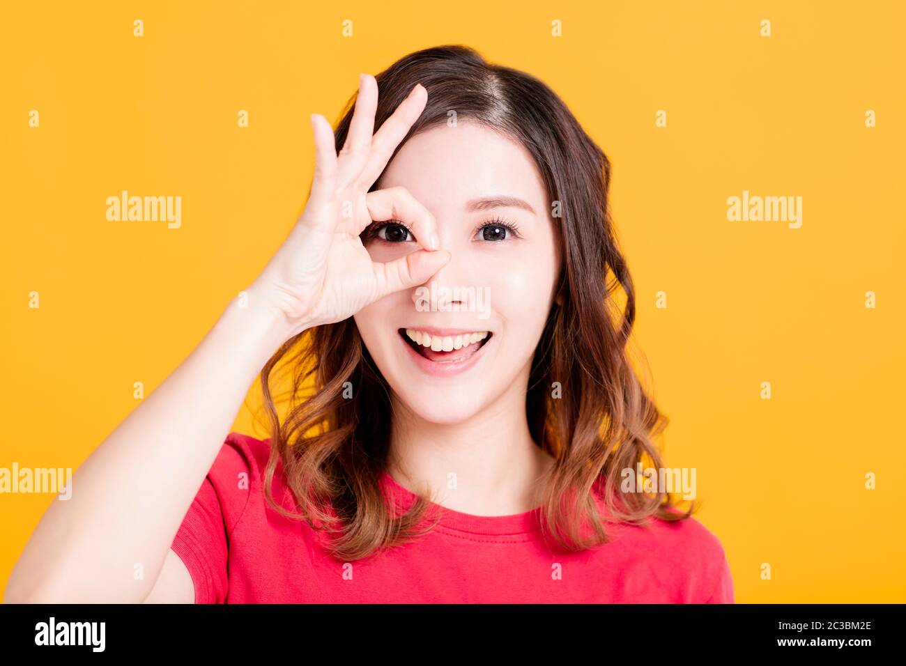 Looking gesture hi-res stock photography and images - Alamy
