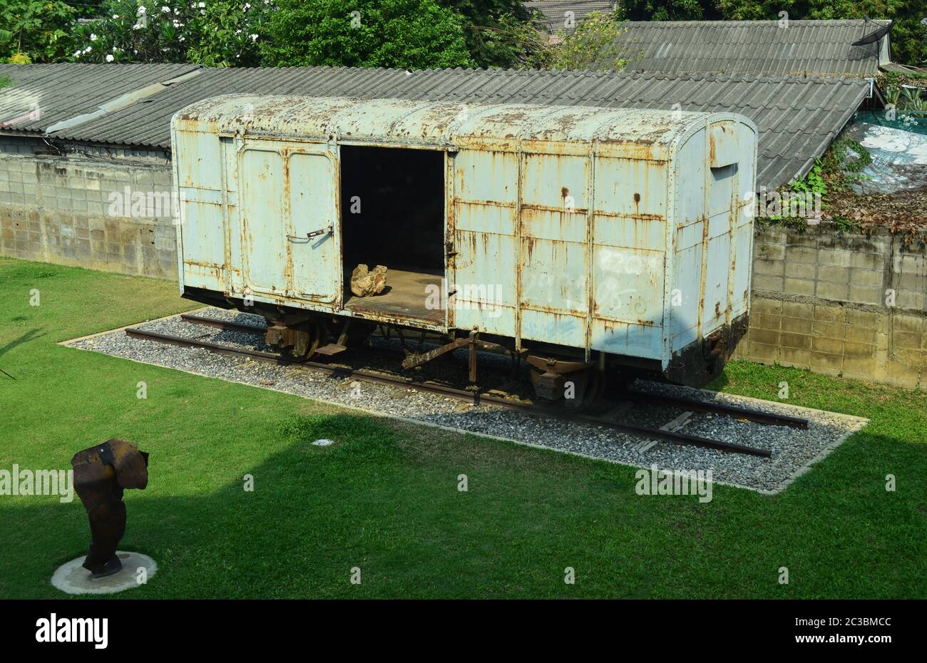 Thanbyuzayat war cemetery hi-res stock photography and images - Alamy