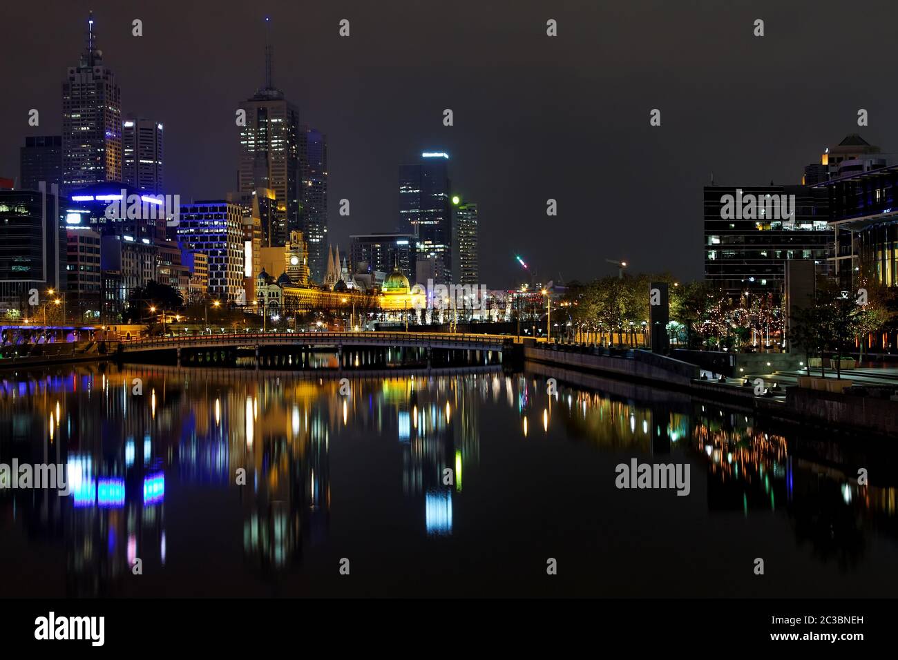 Nightscape melbourne cbd skyline hi-res stock photography and images ...