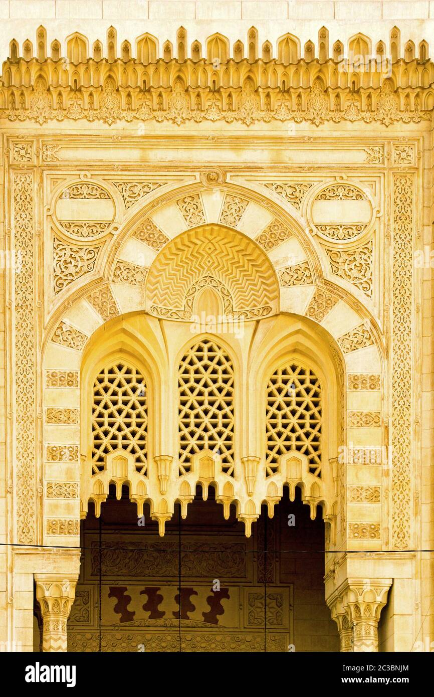 Outside wall of the mosque ornamental entrance Stock Photo - Alamy