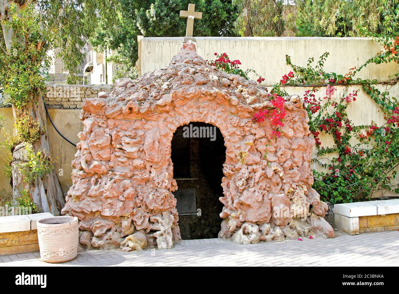 Coptic cemetery cairo hi-res stock photography and images - Alamy