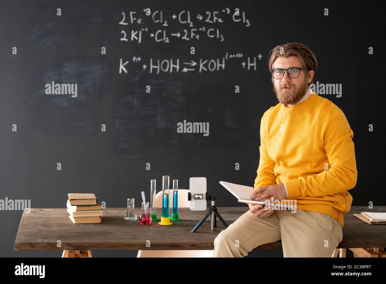 Male only teacher classroom hi-res stock photography and images - Alamy
