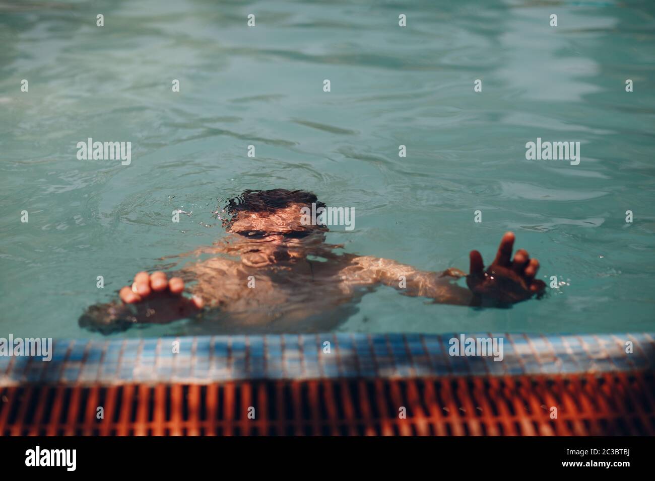 Man underwater in the pool with blue water Stock Photo - Alamy