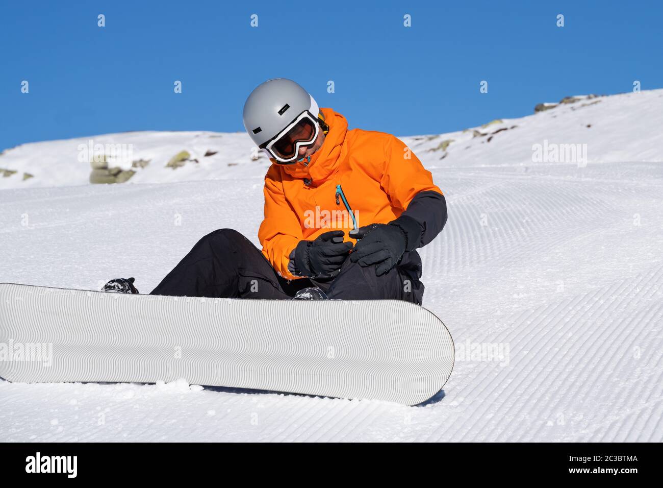Snowboard accident hi-res stock photography and images - Alamy