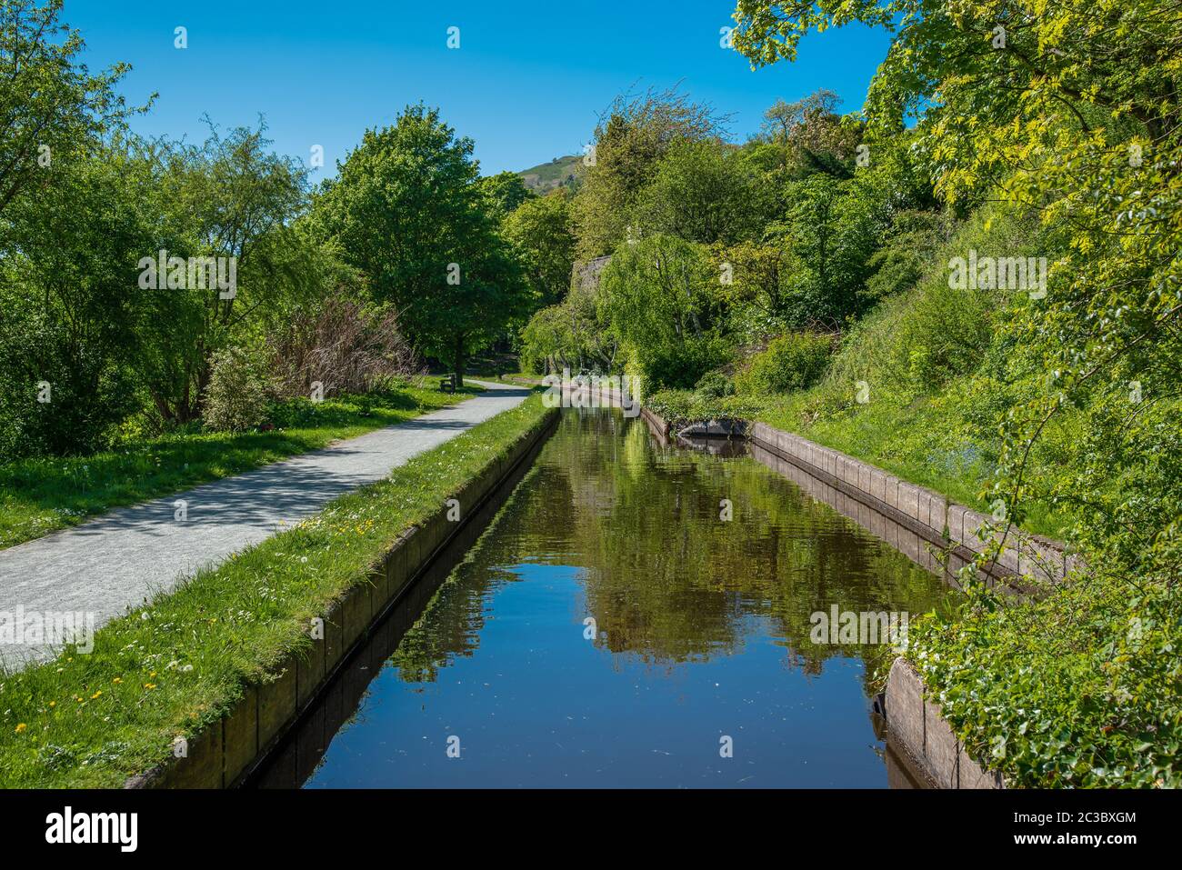 Scenic canal view of the Llangollen Canal near Llangollen, Wales,UK ...