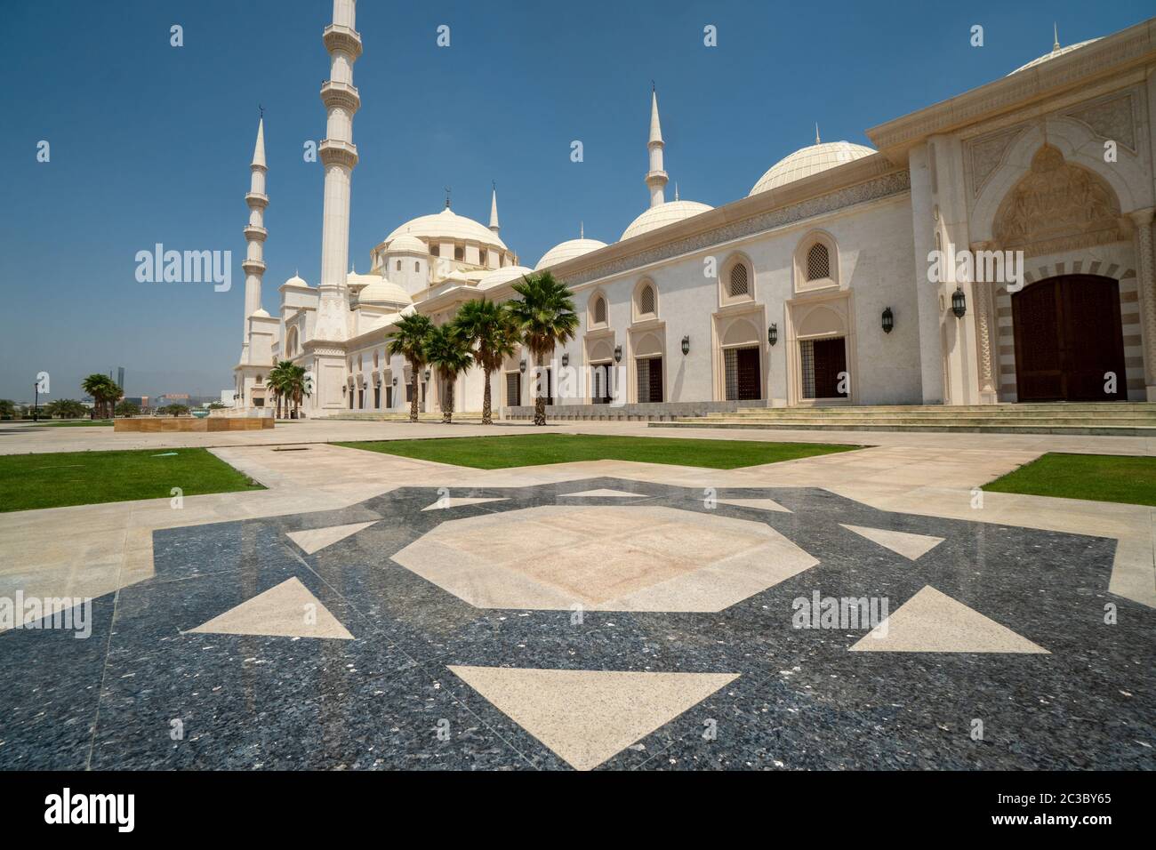 The Sheikh Zayed Grand Mosque in Fujairah is the second largest mosque ...