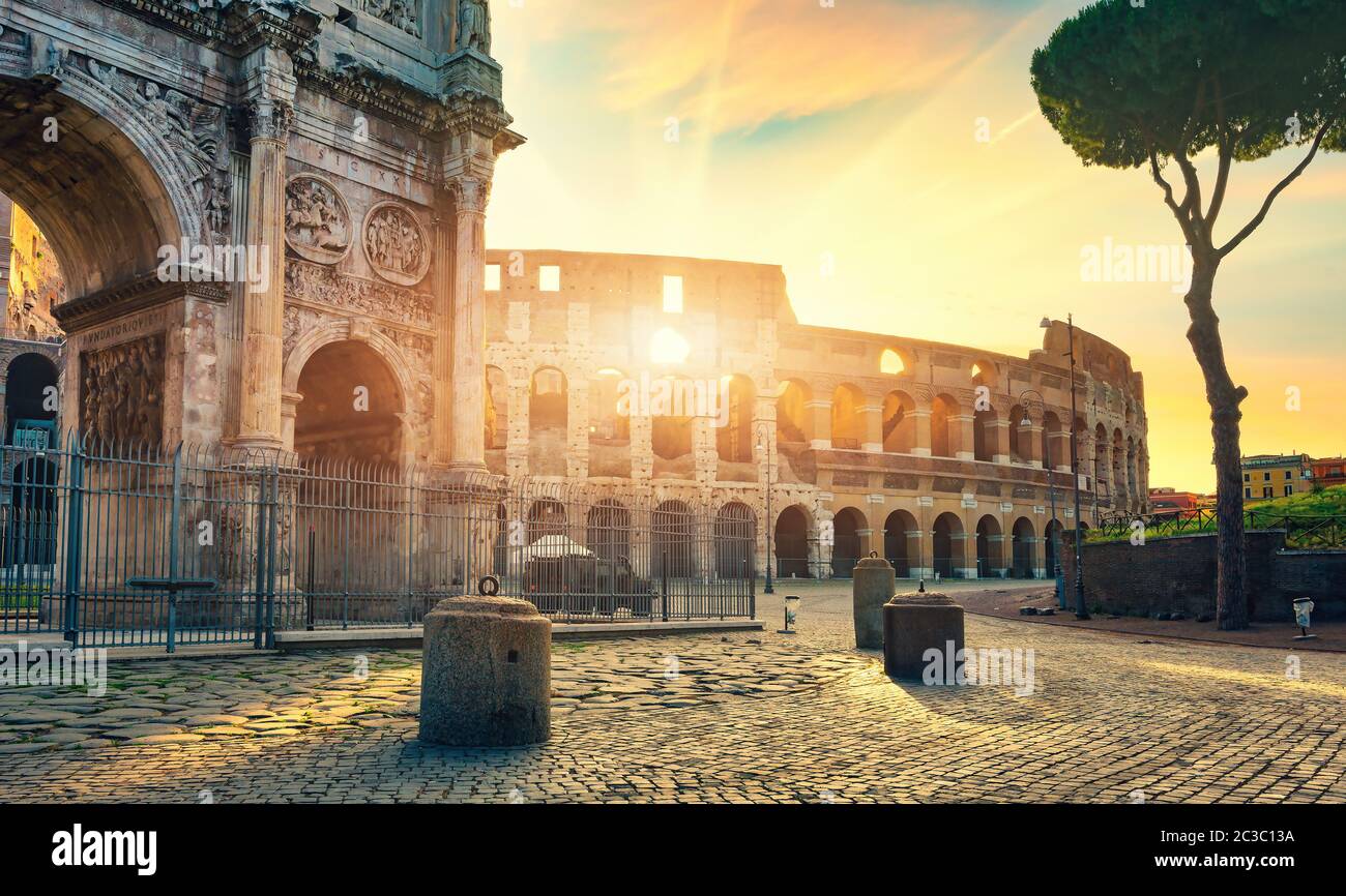 Road with colosseum hi-res stock photography and images - Alamy