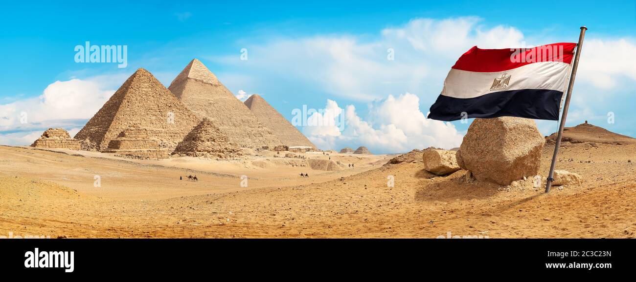 Pyramids of Giza in the desert and flag Stock Photo - Alamy