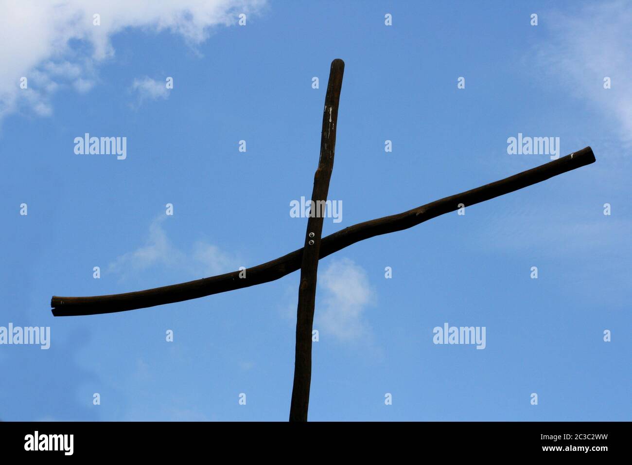 Simple wooden cross with blue sky in the background Stock Photo - Alamy