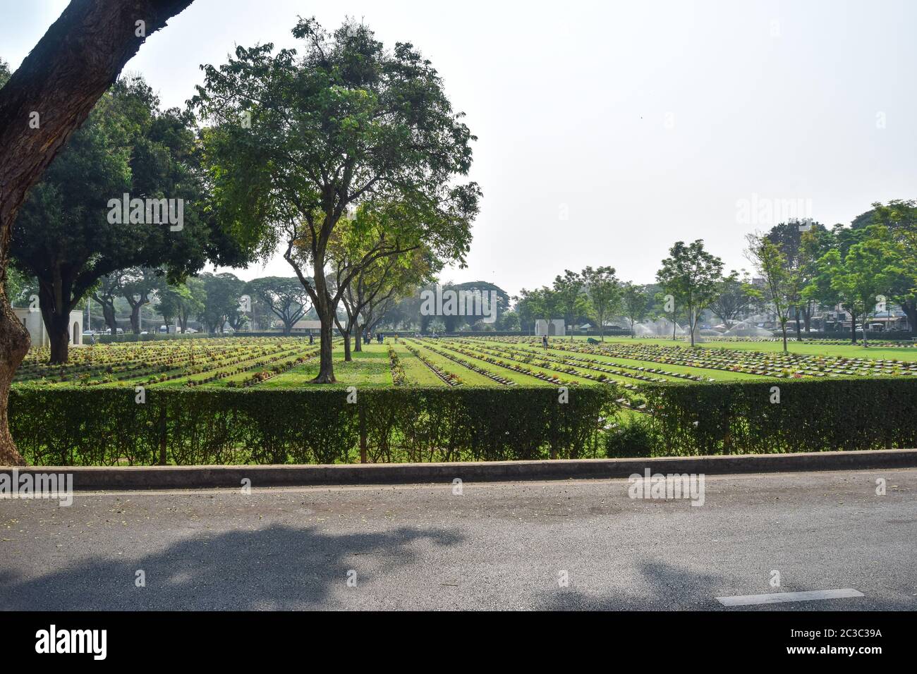 Thanbyuzayat war cemetery hi-res stock photography and images - Alamy