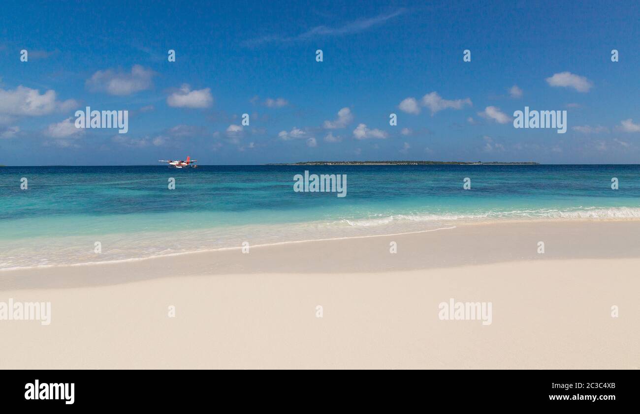 Seaplane at beach hi-res stock photography and images - Alamy