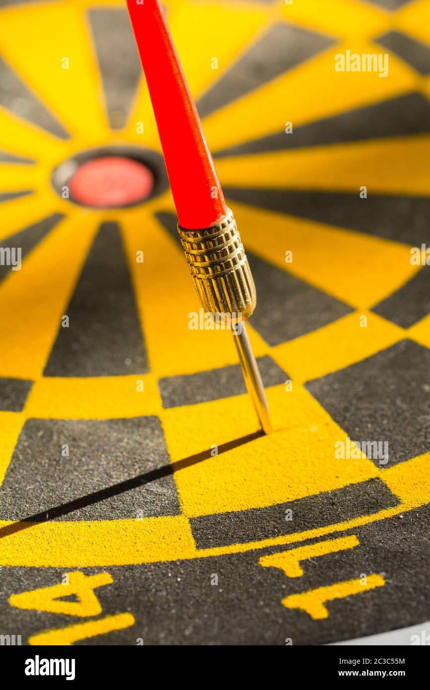 Arrow board target hi-res stock photography and images - Alamy