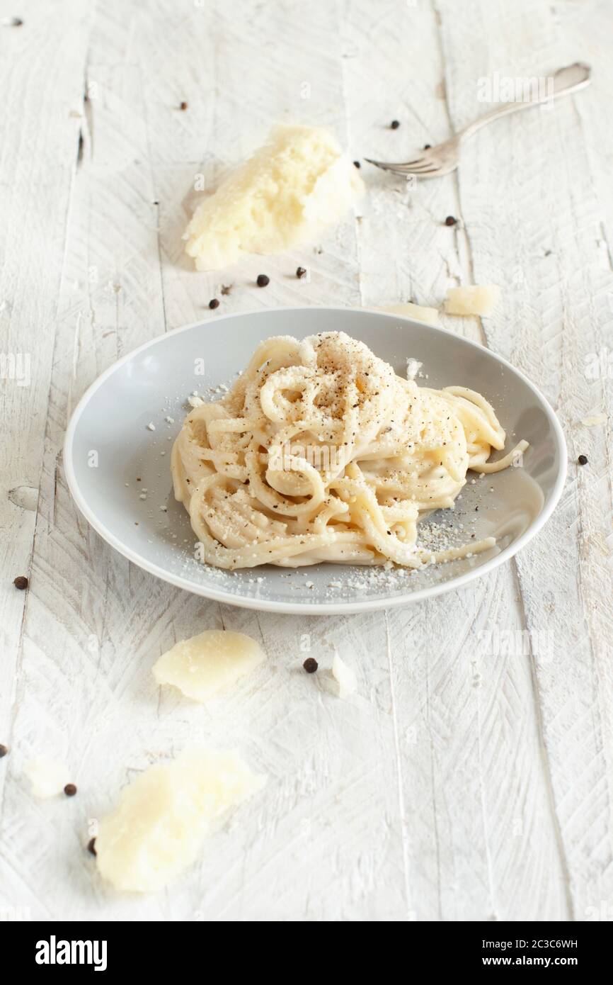 Cacio e pepe, italian cheese and pepper pasta close up Stock Photo - Alamy