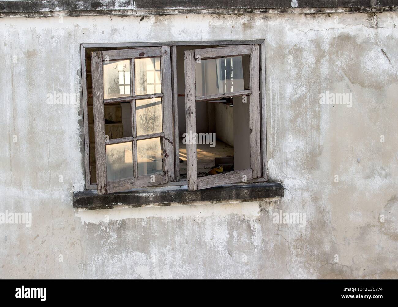 Window on the plaster walls were left to decay Stock Photo - Alamy