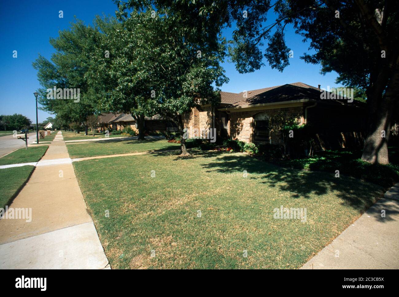Suburb house texas hi-res stock photography and images - Alamy