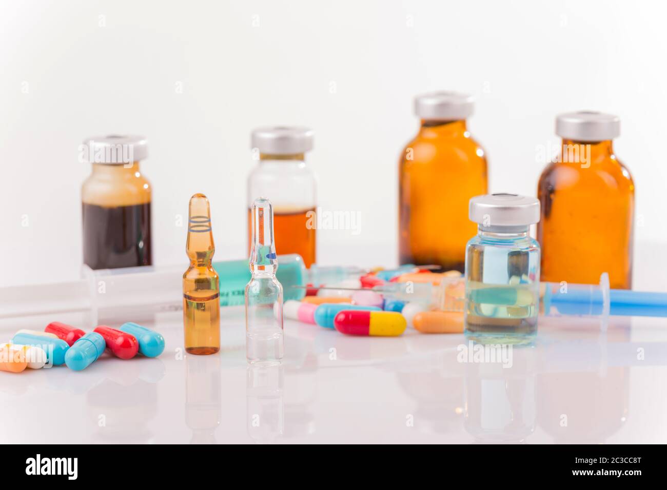 Different types of drugs hi-res stock photography and images - Alamy