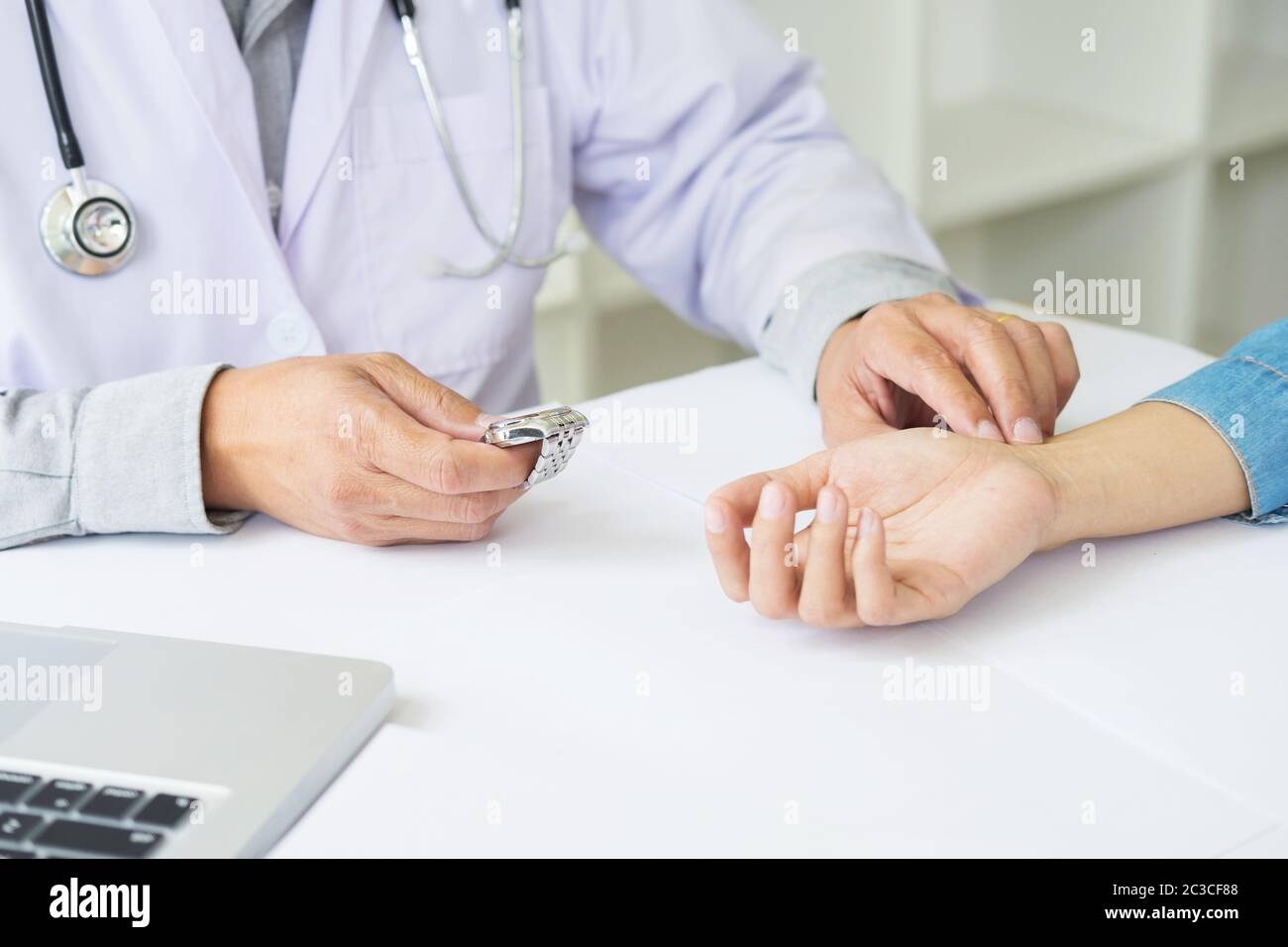 Heart rate health cardiology hi-res stock photography and images - Alamy