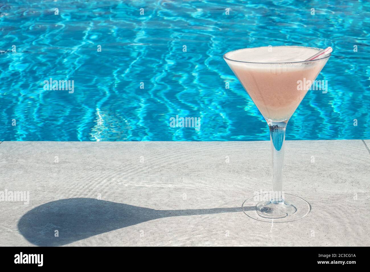 Poolside drink hi-res stock photography and images - Alamy