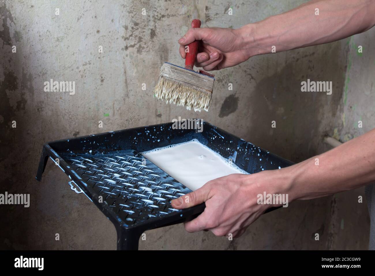 Priming the wall hi-res stock photography and images - Alamy