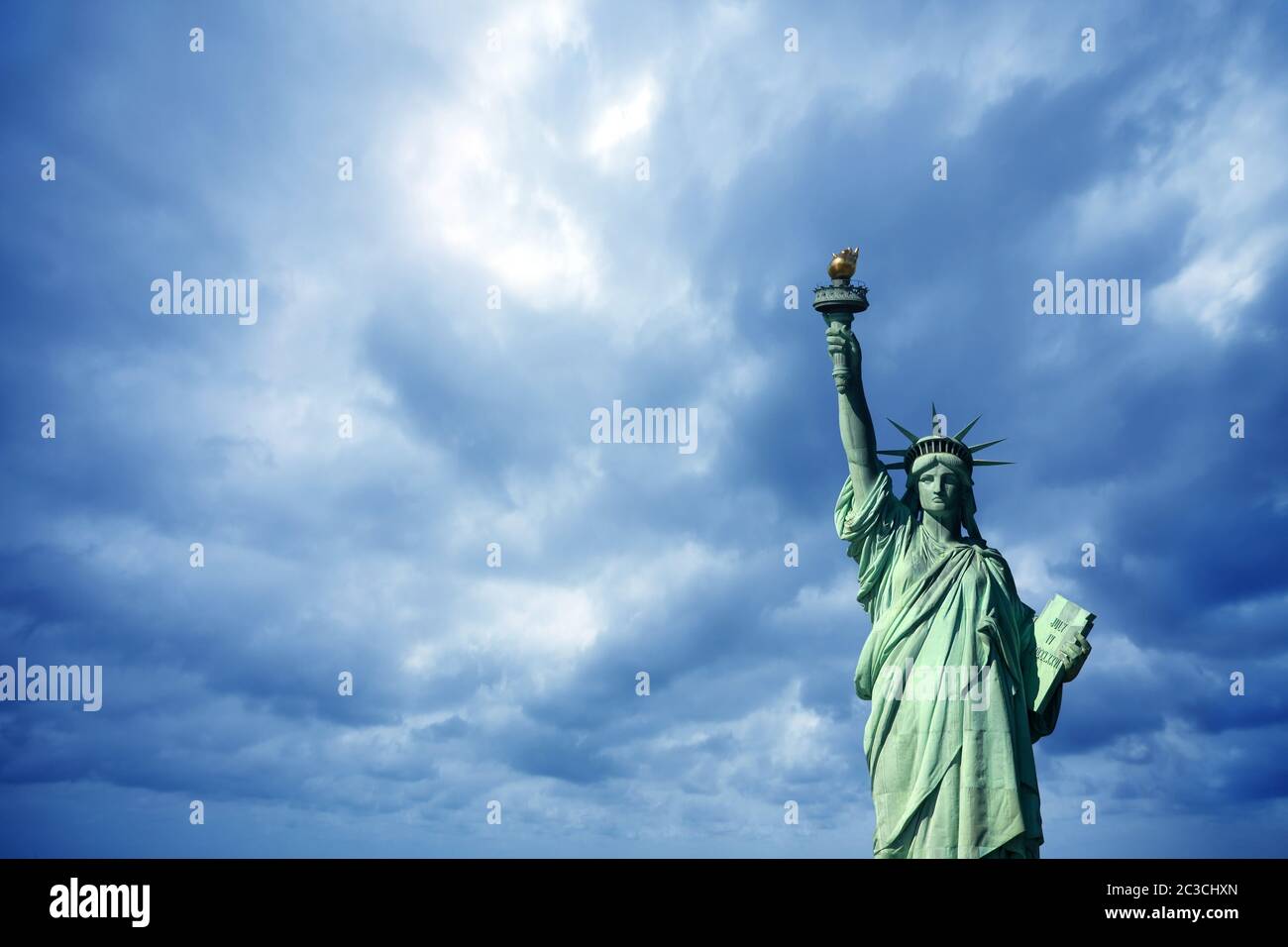 Statue of libety on sky background Stock Photo - Alamy