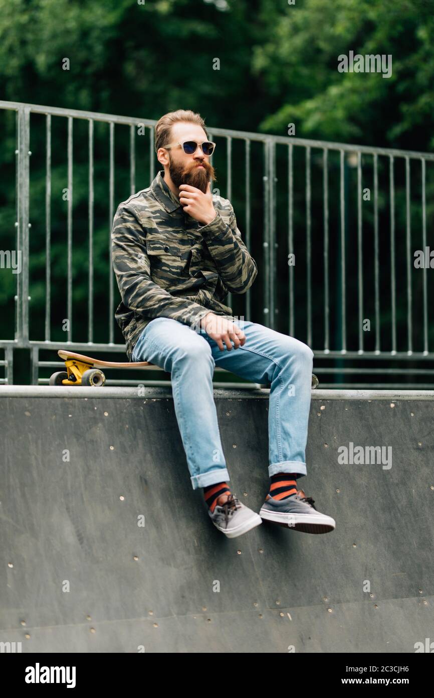 Sitting on ramp hi-res stock photography and images - Alamy