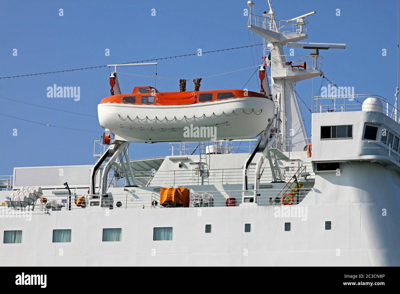 Safety boat for emergency evacuation from cruise ship Stock Photo - Alamy