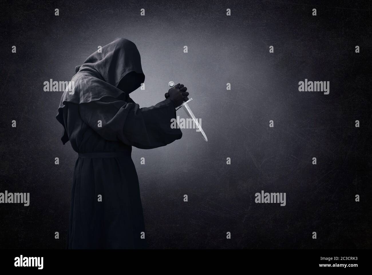 Man holding dagger hi-res stock photography and images - Alamy