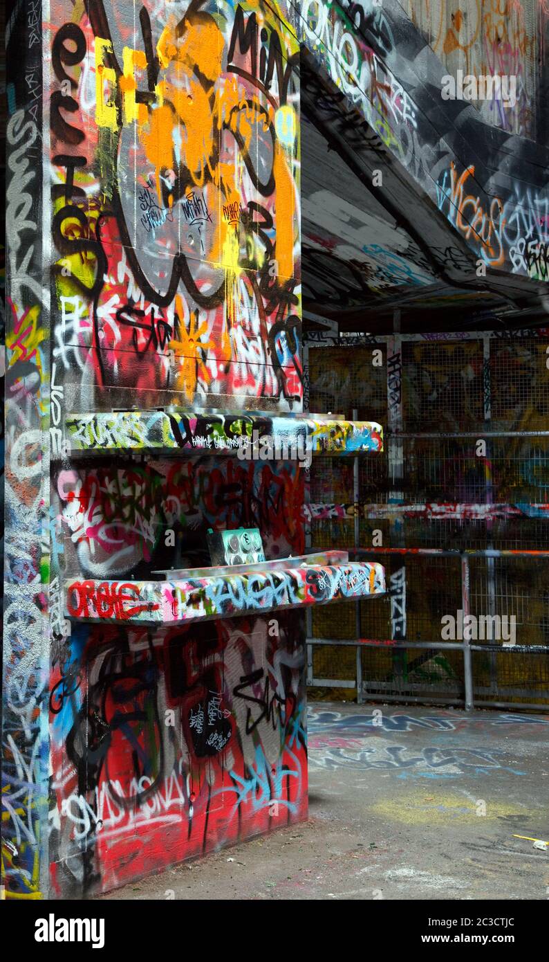 Colourful graffiti background hi-res stock photography and images - Alamy