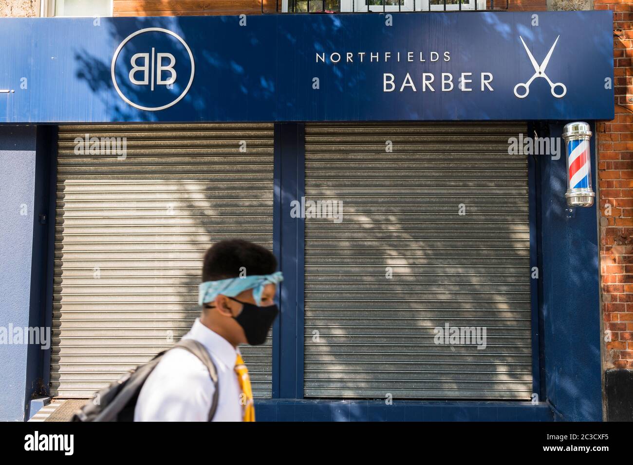 Shuttered shop hi-res stock photography and images - Alamy