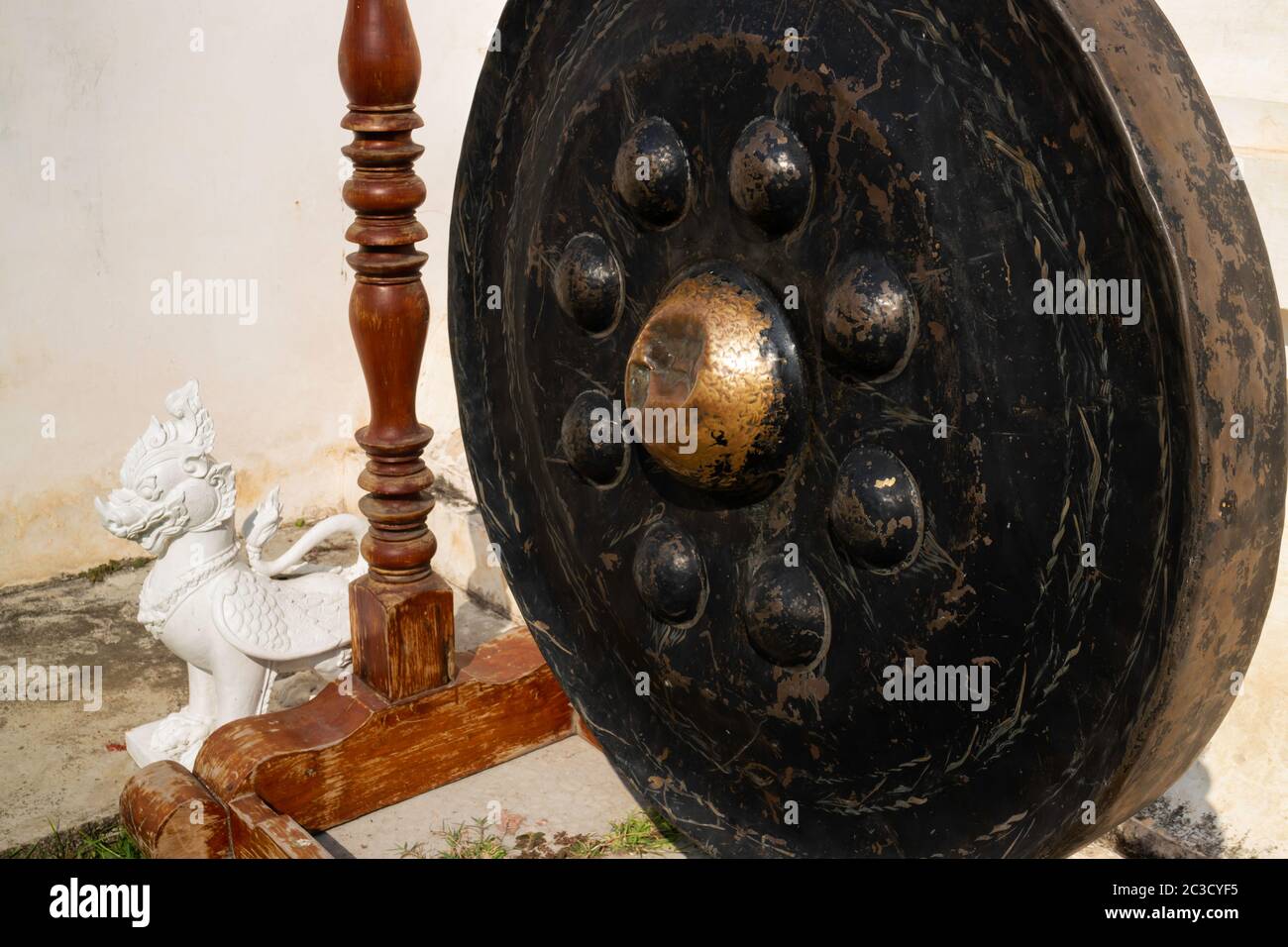 Temple bell group hi-res stock photography and images - Alamy