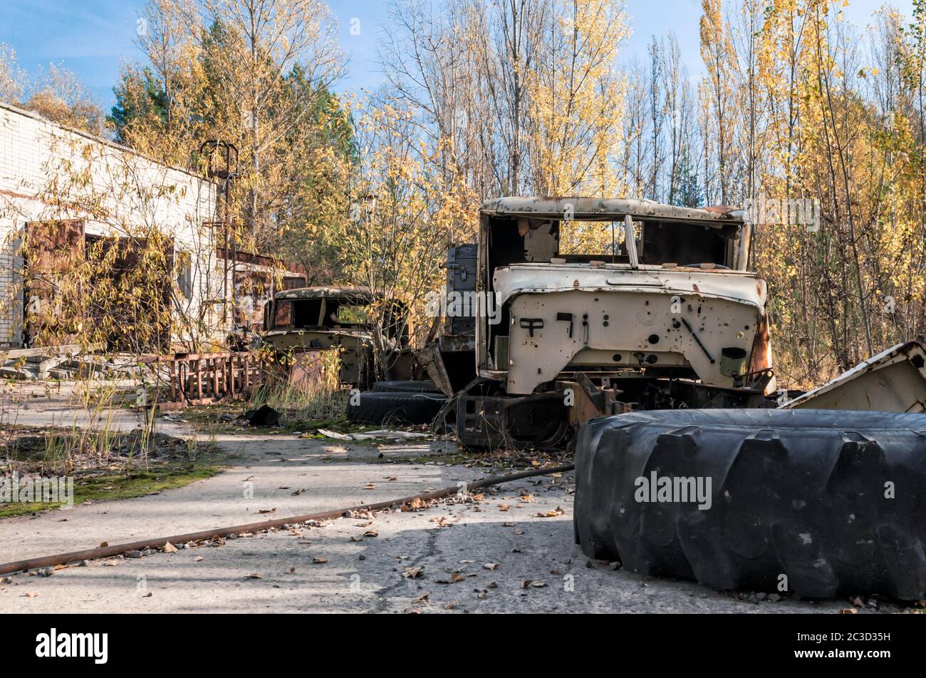 old abandoned wrecked vehicle in Chernobyl Stock Photo - Alamy