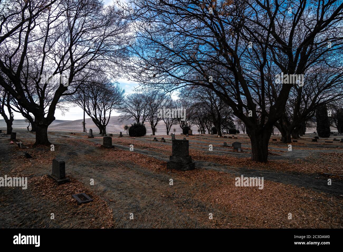 Cemetery in fall hi-res stock photography and images - Alamy