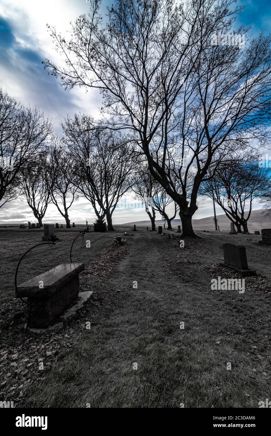 Cemetery in fall hi-res stock photography and images - Alamy