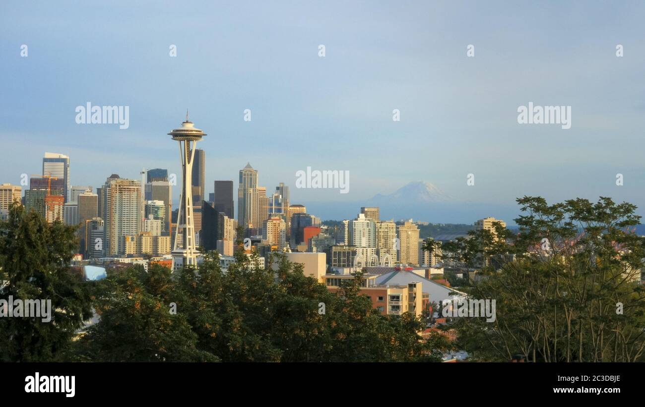 the daytime city skyline and space needle in seattle Stock Photo - Alamy