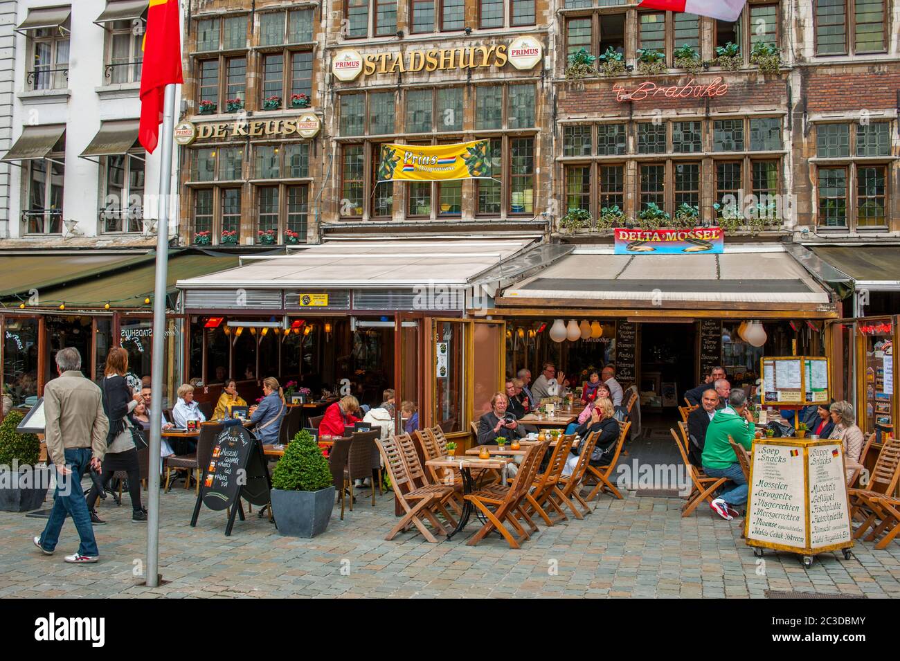 Antwerp belgium cafes restaurants hi-res stock photography and images ...