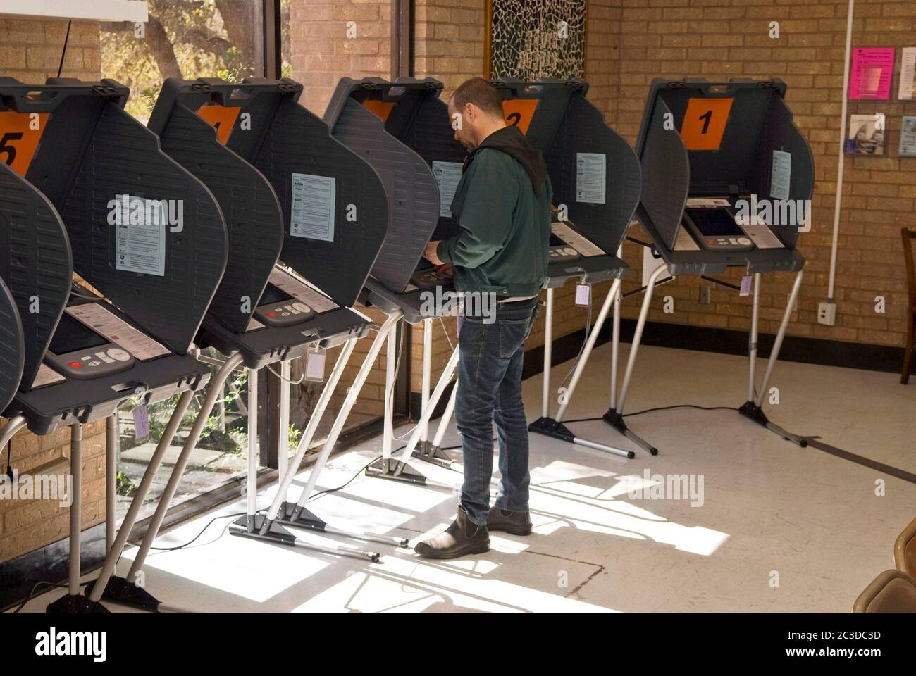 Computerized machine election hi-res stock photography and images - Alamy