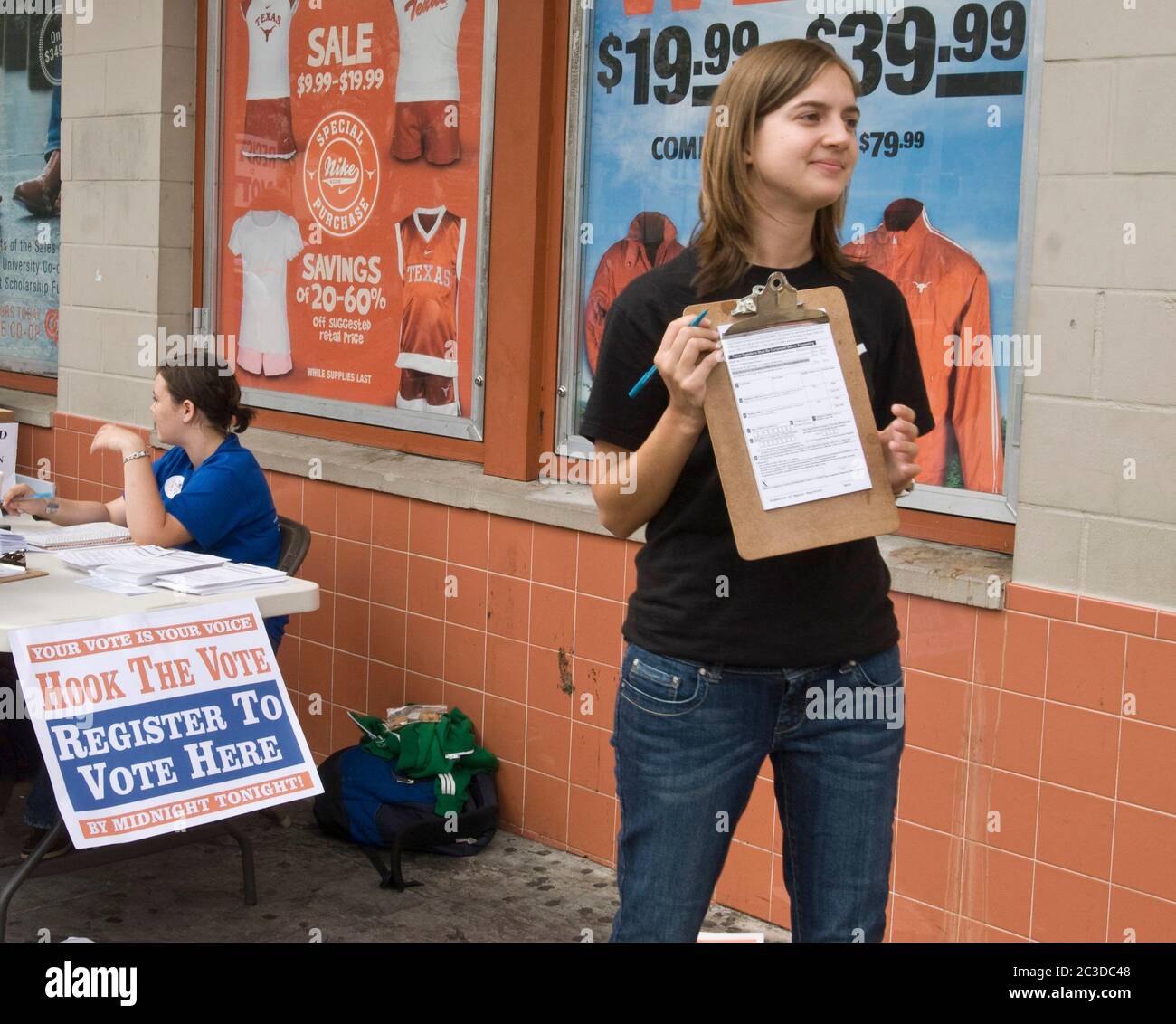 Register to vote 2008 hi-res stock photography and images - Alamy