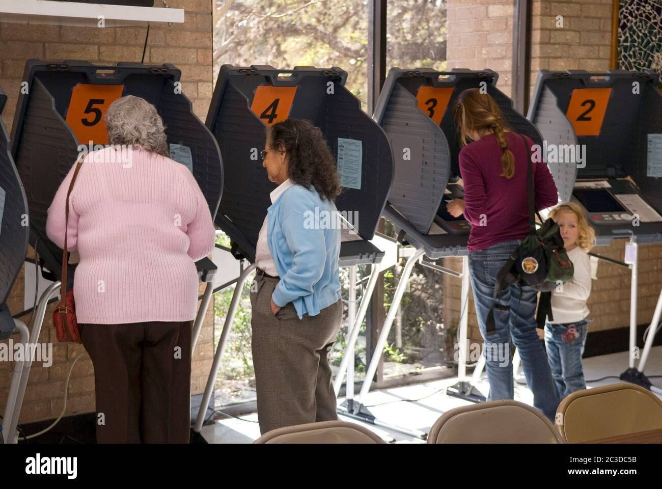 Voting machines hi-res stock photography and images - Alamy