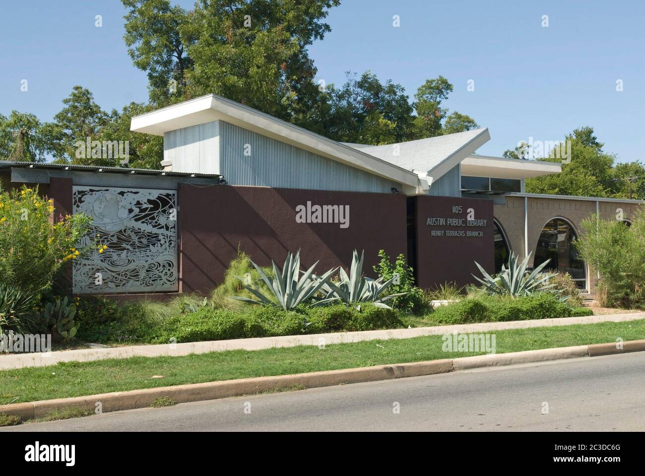 Mid century modern garden hi-res stock photography and images - Alamy