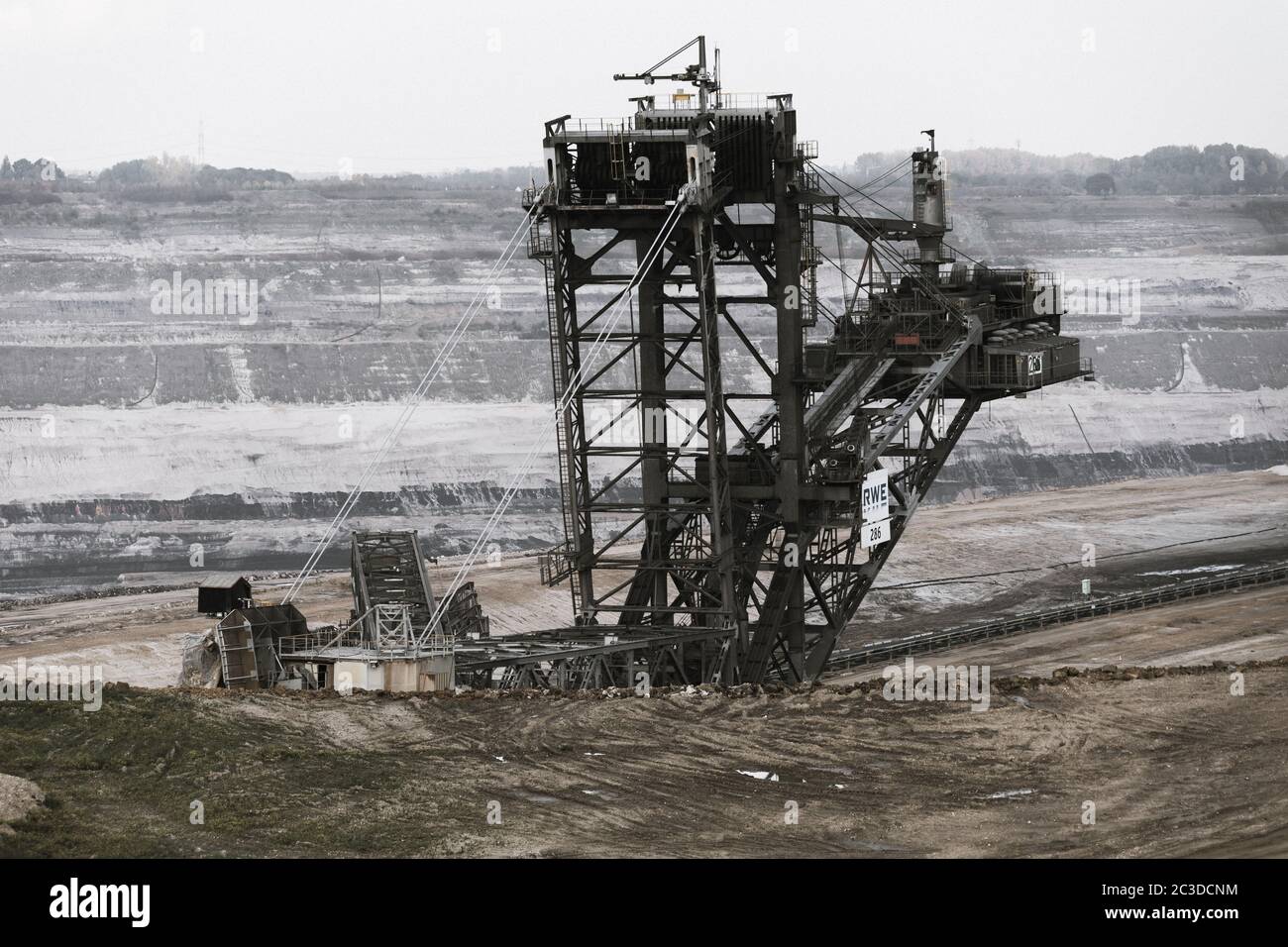 Inden, Germany: Bucket-wheel excavators at "Tagebau Inden", an open ...