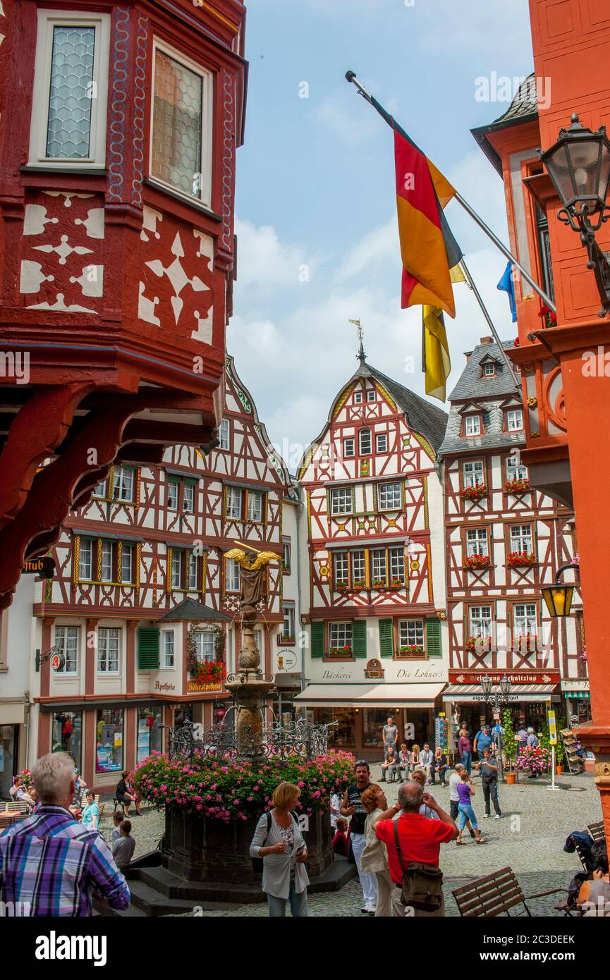 The market square with half-timbered houses in the town of Bernkastel ...