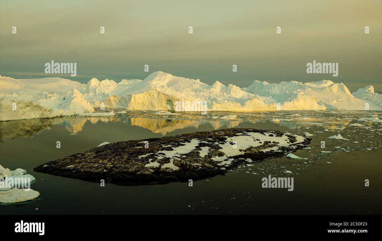 Greenland Icebergs floating in the Disko Bay Stock Photo - Alamy