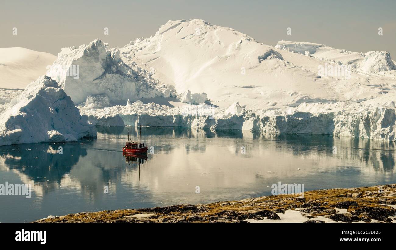 Greenland Icebergs floating in the Disko Bay Stock Photo - Alamy