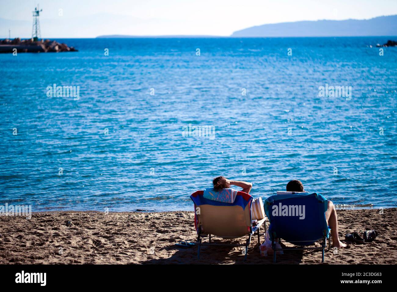 Cartoon sunbathing couple hi-res stock photography and images - Alamy