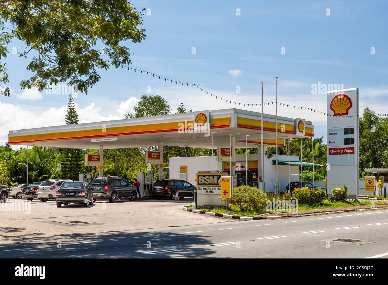 Shell Petrol Station High Resolution Stock Photography and Images - Alamy